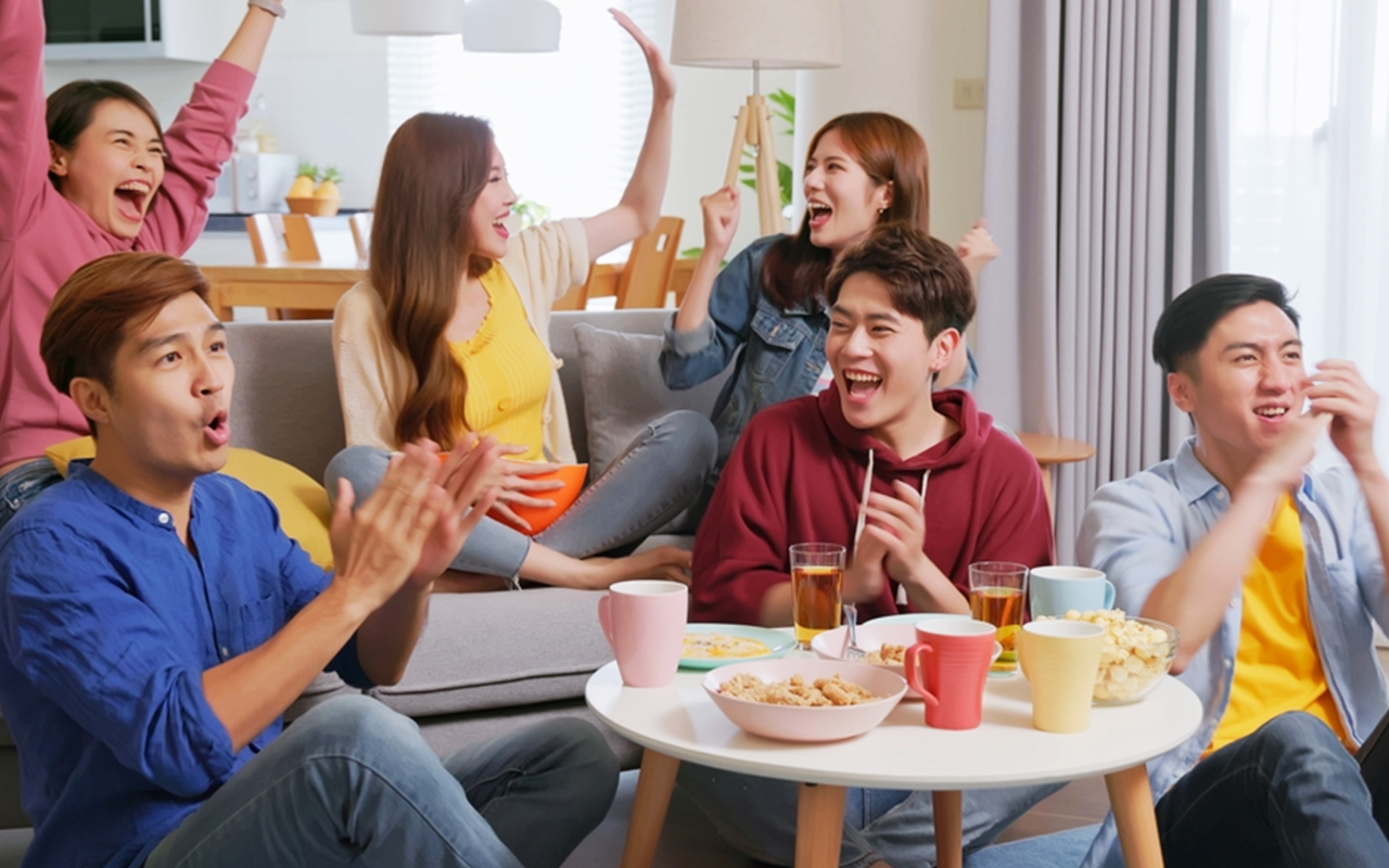 the-good-life-tips-for-hosting-the-perfect-football-watch-party-on-a